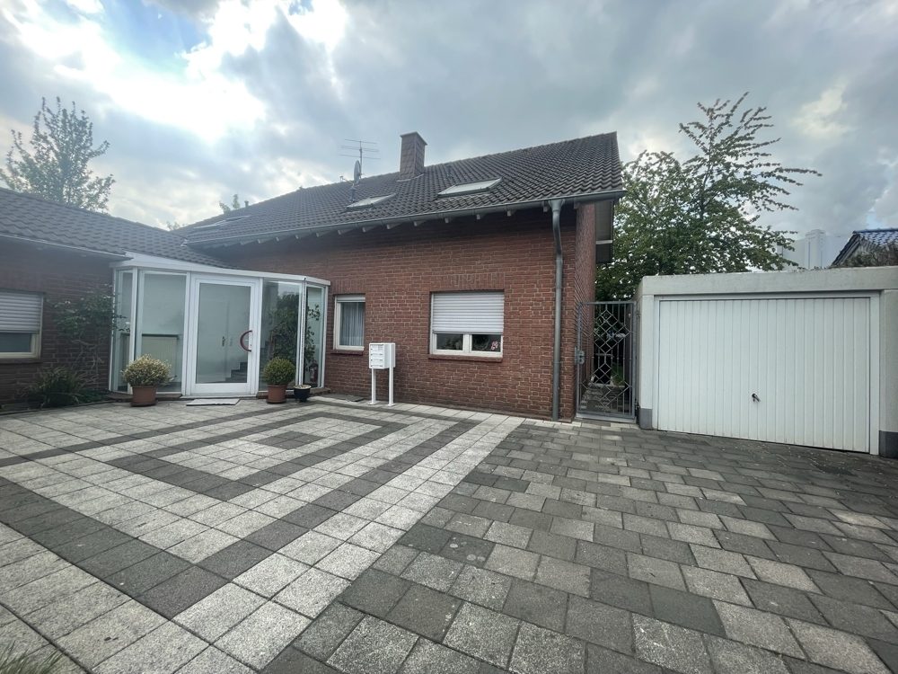 Mehrfamilienhaus in 50129 Bergheim / Niederaußem - WI22044SM